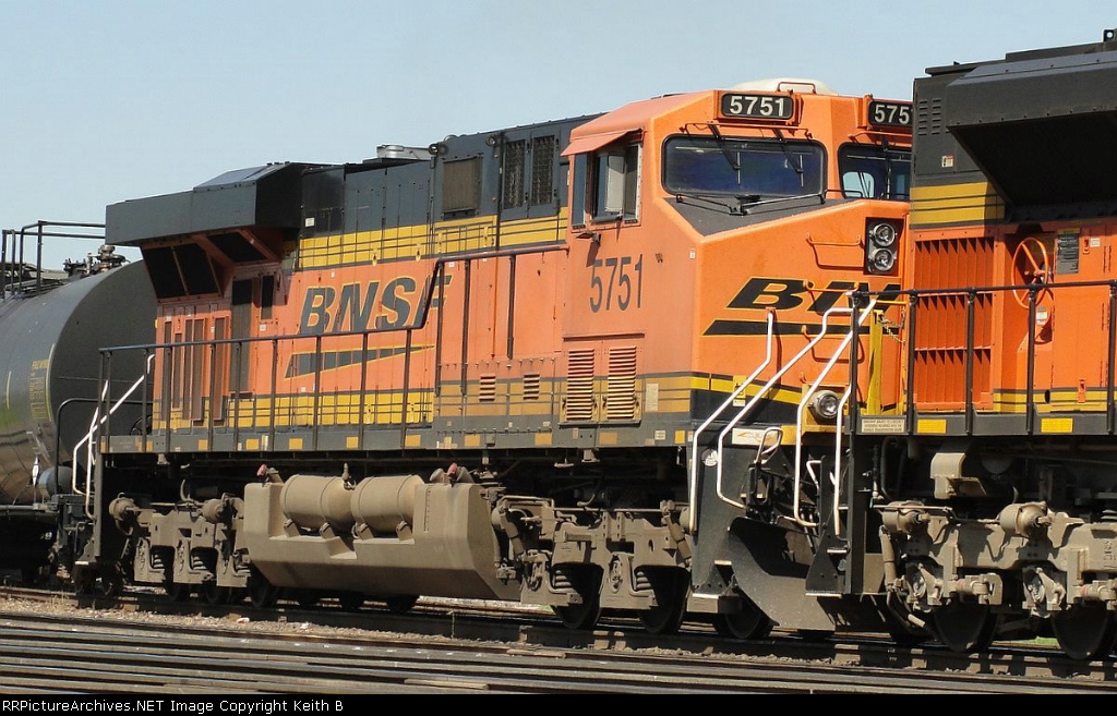 BNSF 5751